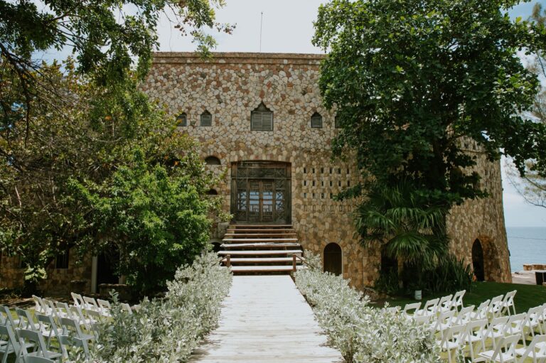 Reliable Group Transfers to Pattoo Castle in Jamaica