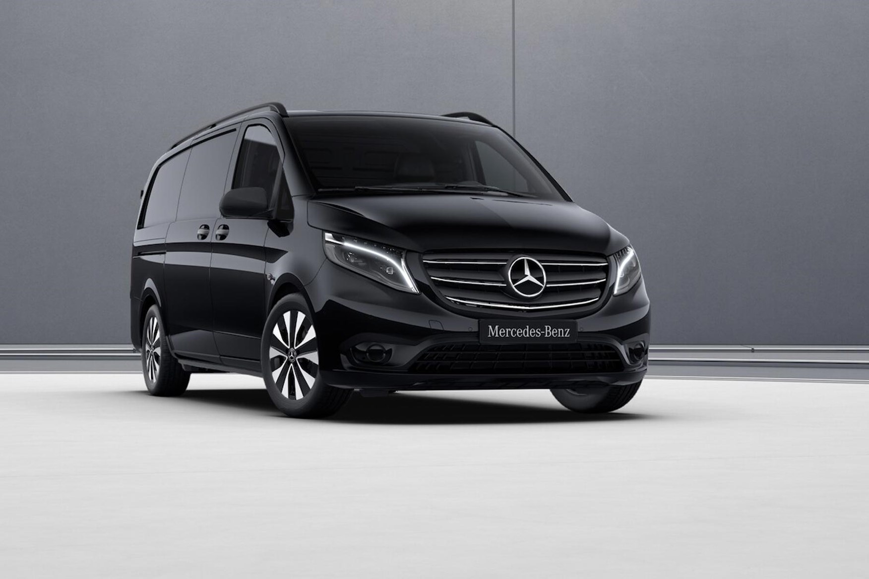 Mercedes-Benz V Class Chauffeur Hire - Jamaica Get Away